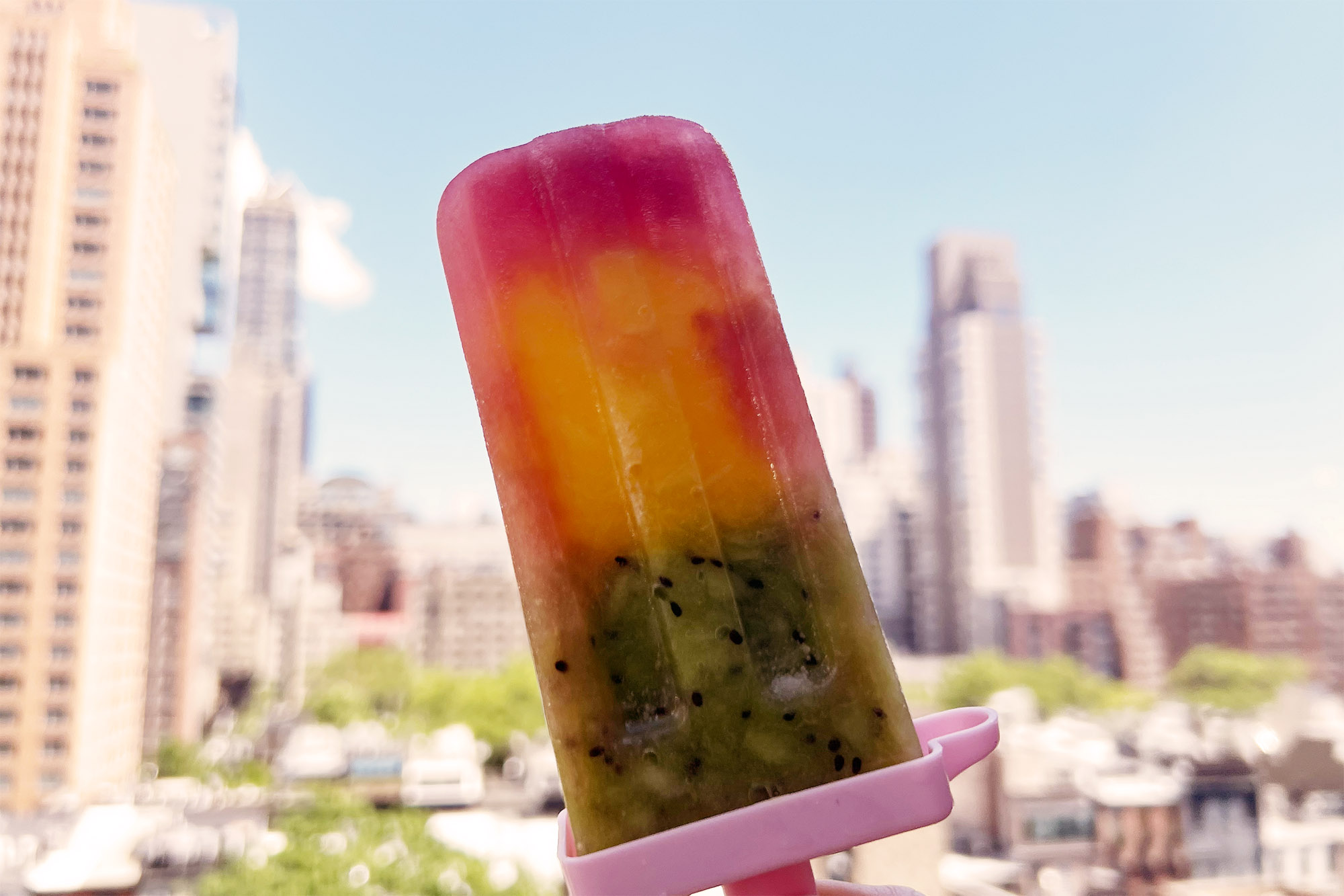 Opskrift: Hjemmelavede ispinde med frisk frugt og juice